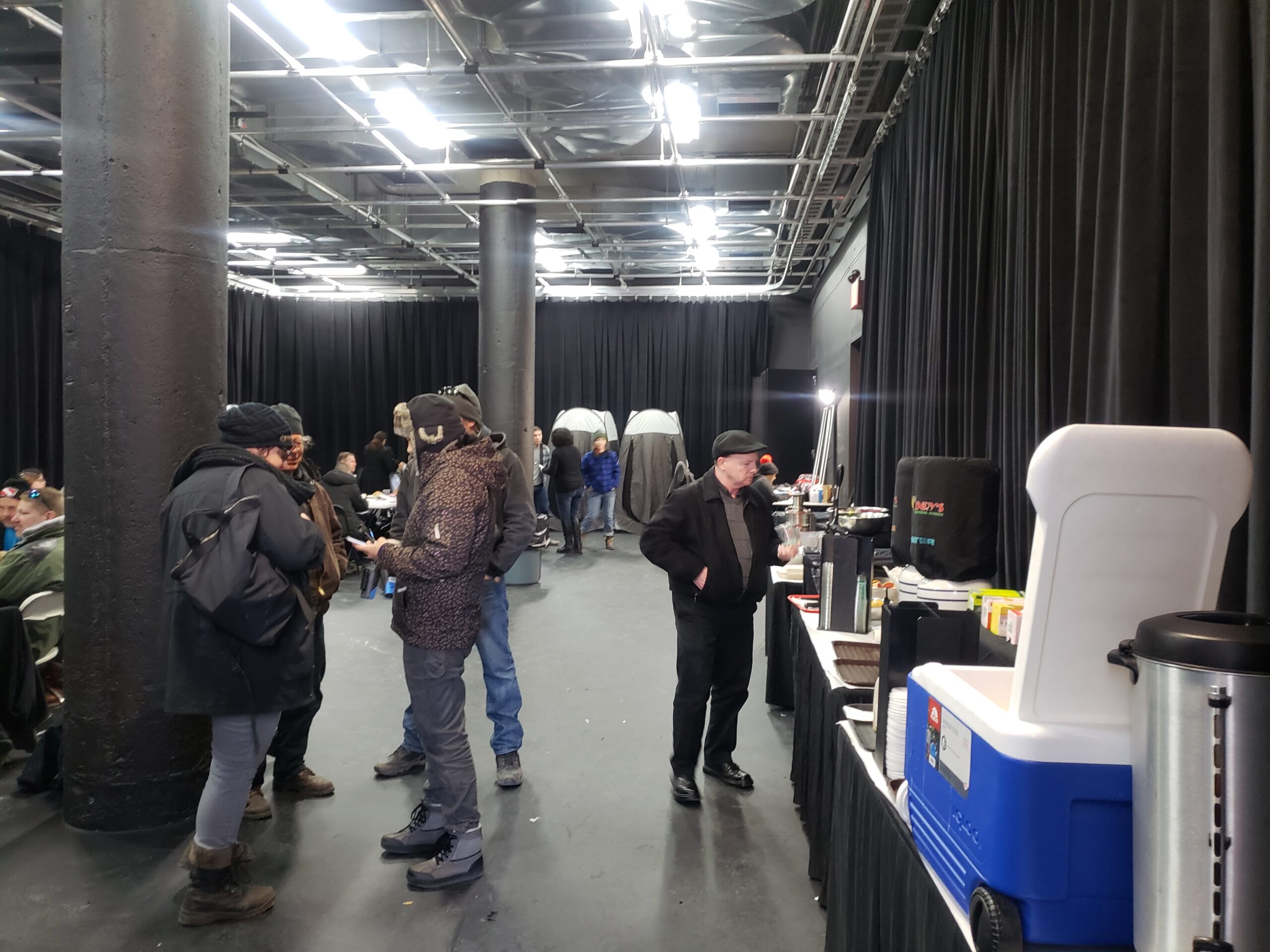 Manifest visita los estudios de HITN - HITN