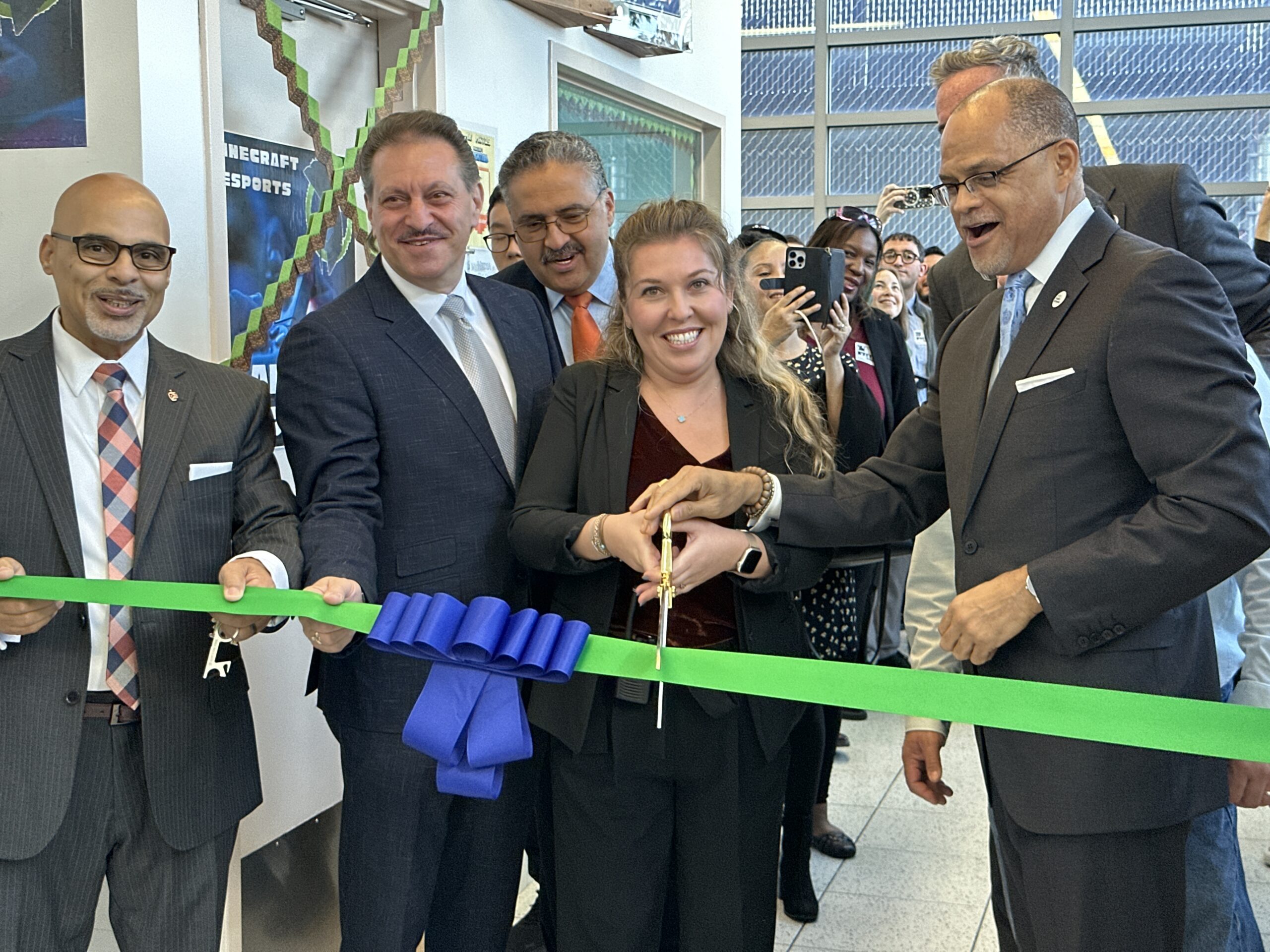 HITN inaugura aula para eSports en Maspeth High School - HITN